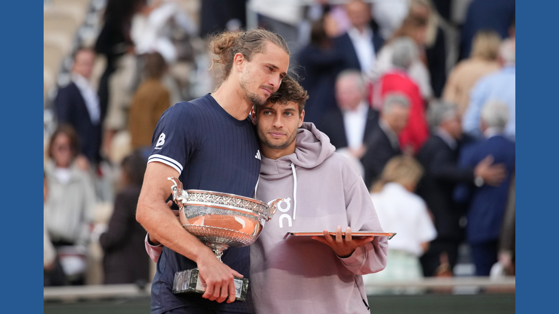 Cobolli pushed Zverev to a 5th set in French Open final, then his body ...