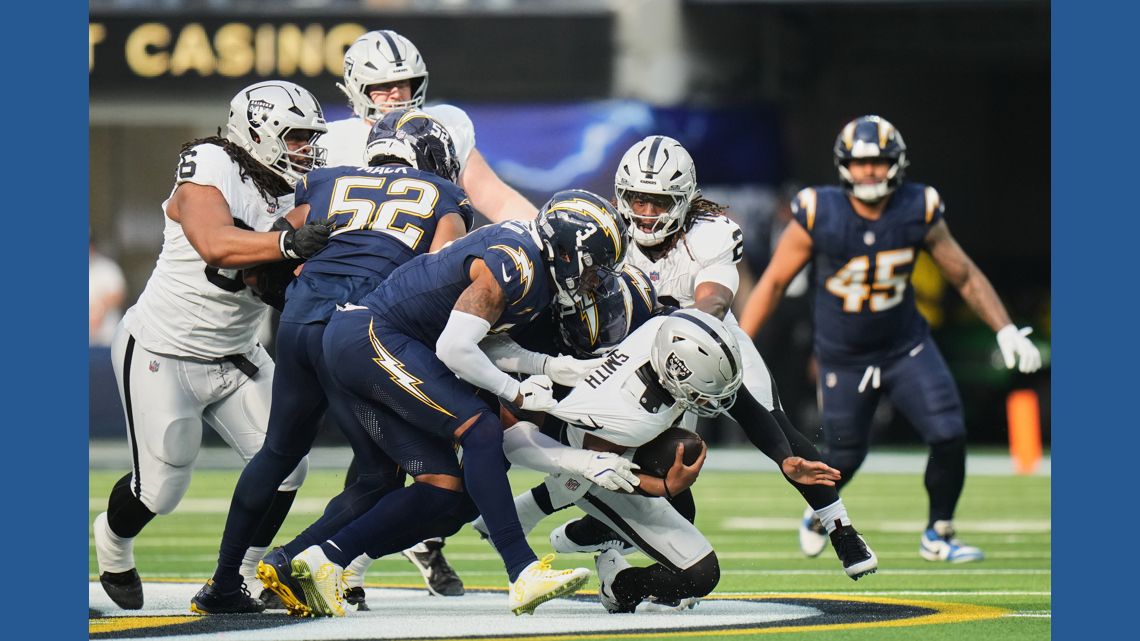 Struggling Raiders offense looks largely the same in first game under interim coordinator Greg ...