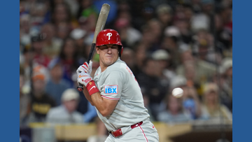 Phillies catcher J.T. Realmuto exits game vs. Dodgers with left wrist ...