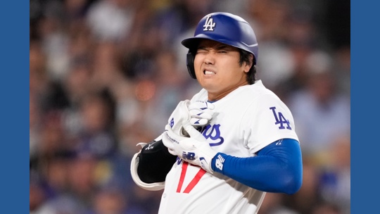 Dodgers' Shohei Ohtani hit on the hand by a pitch, exits game against ...