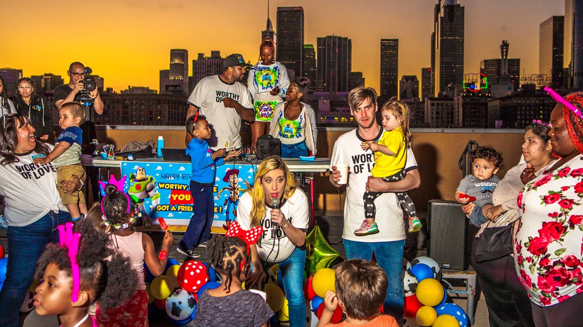 Couple throws birthday parties for homeless kids in Skid Row | khou.com