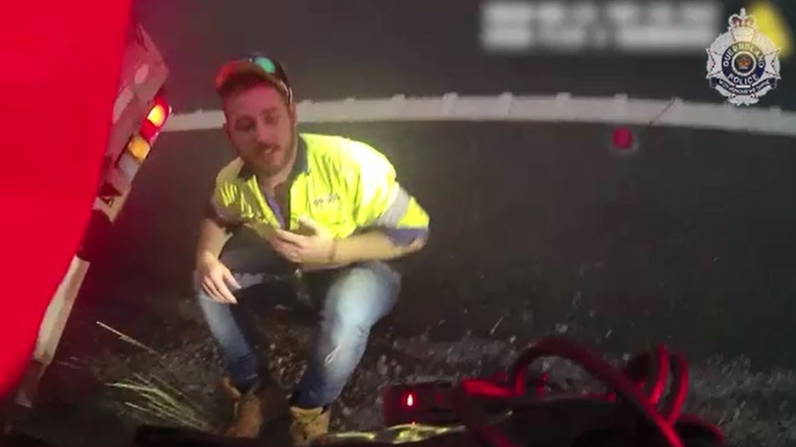 Man fights off deadly snake while driving on Australian highway | khou.com