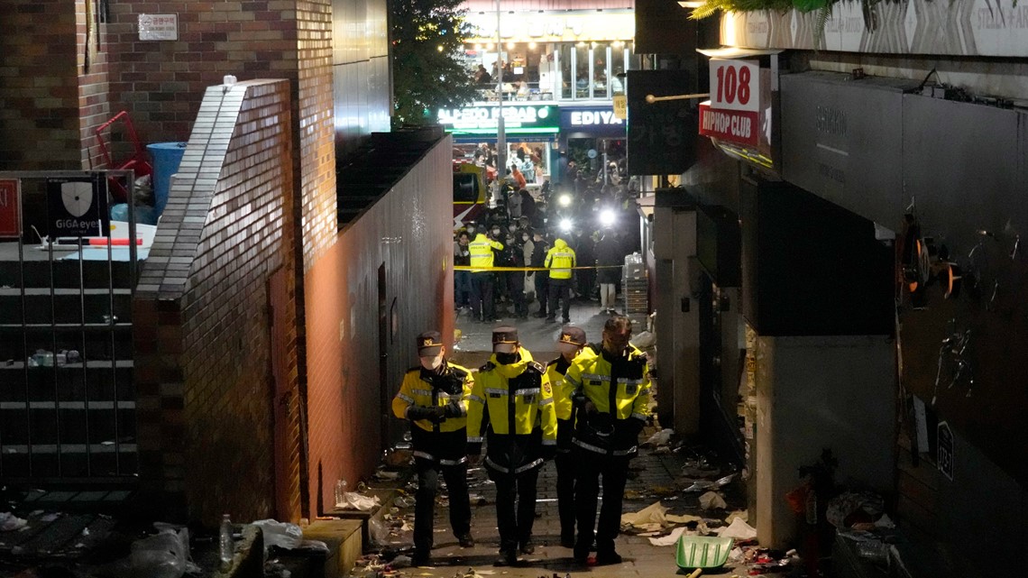 Witness recalls Seoul Halloween crowd surge | khou.com