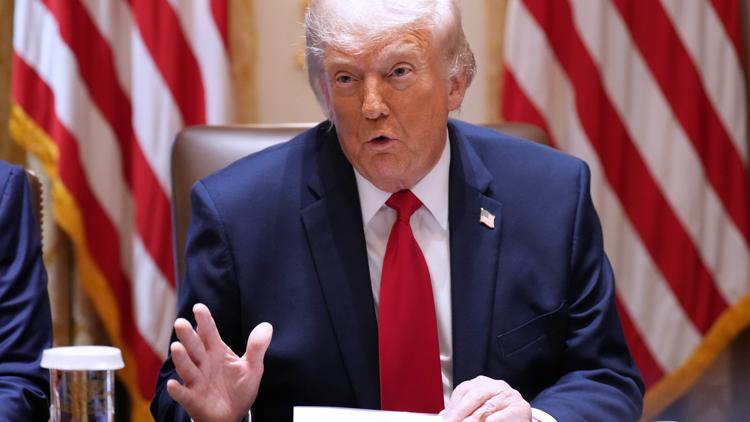 Trump signs an executive order that invites vetting of top AI models ...