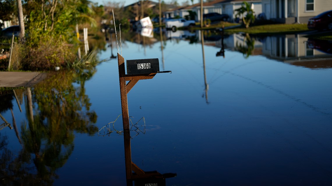 Hurricane Ian's aftermath in poor Florida neighborhood | khou.com