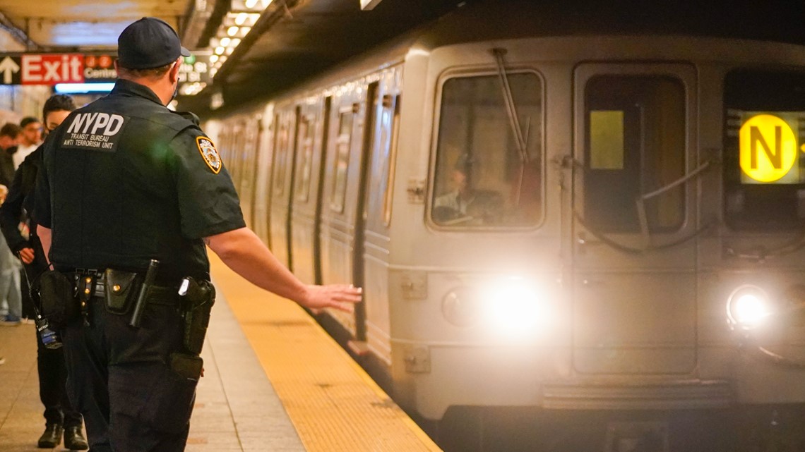 Nyc Subway Shooting Suspect Surrenders After Police Release Id