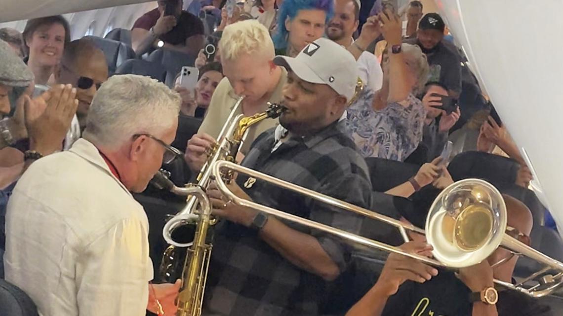 Dave Koz and his band held impromptu jam session during a flight delay ...