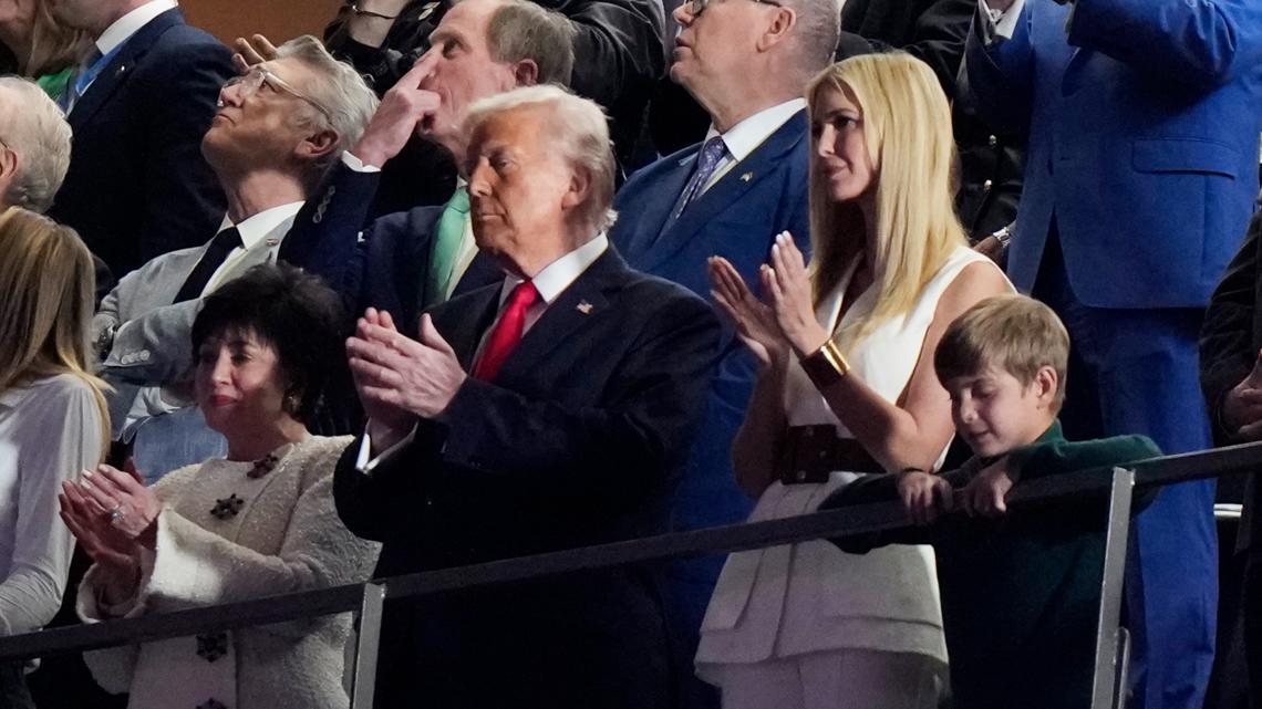 Trump attends Super Bowl, a first for a sitting president | khou.com