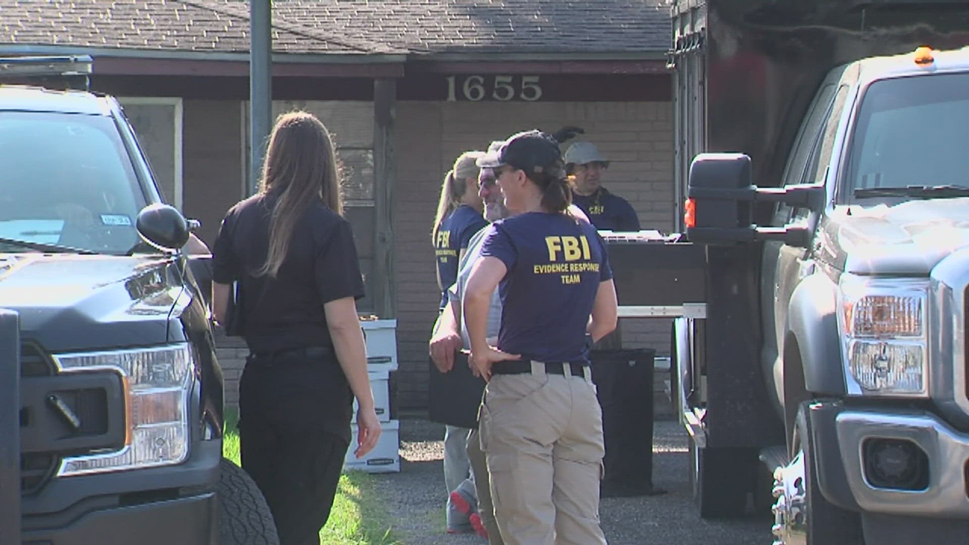 Beaumont Cops Serve Search Warrant 1999 Case Of Missing Woman