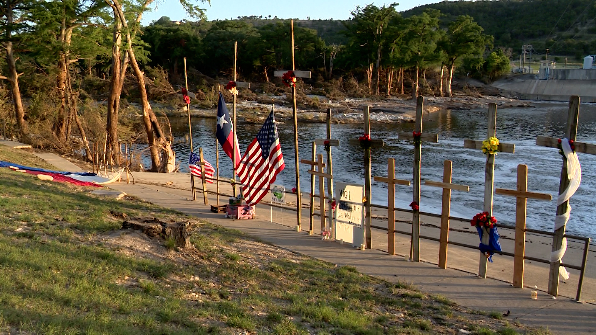 Kerrville community holds vigil to honor Hill Country flood victims ...