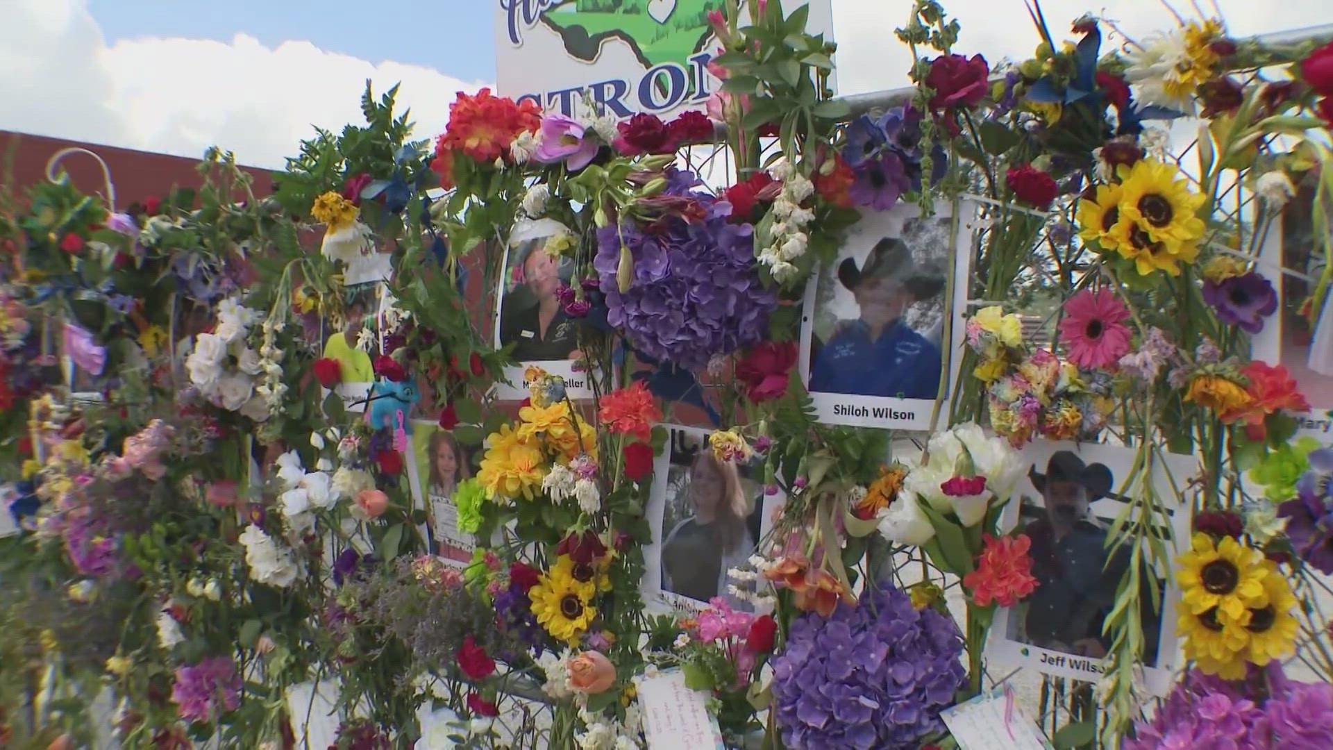 Kerrville community holds vigil to honor Hill Country flood victims ...