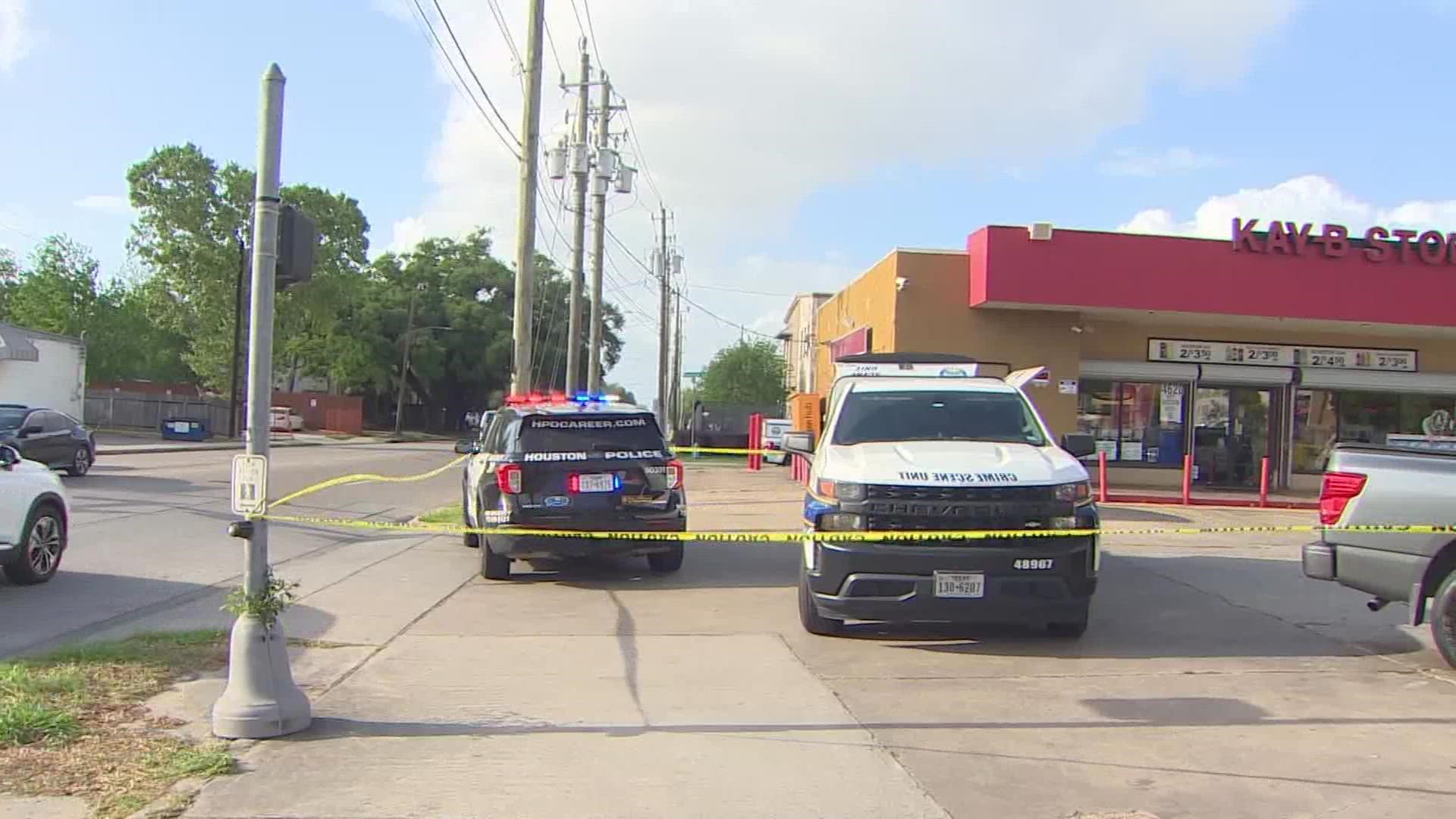 Gas station clerk shot, killed in the Heights | khou.com