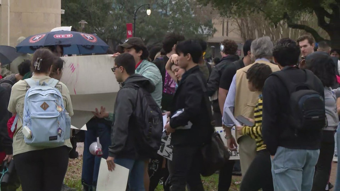 UH students plan protest Wednesday, demand stronger campus security ...