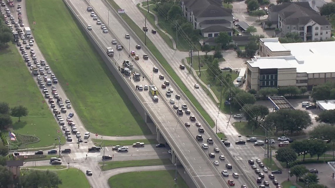 Overturned 18-wheeler blocks eastbound lanes of Westpark Tollway | khou.com