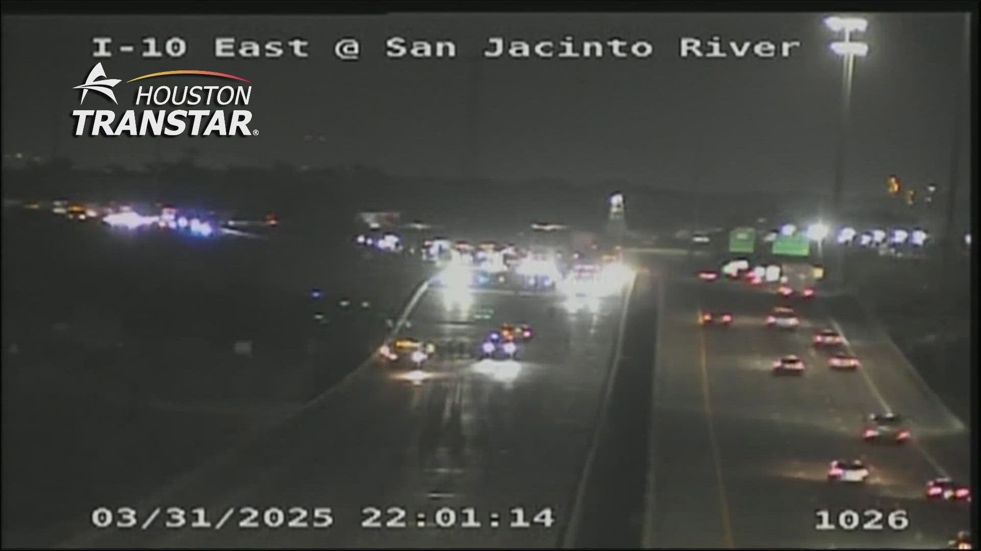 I-10 East Freeway crash closes lanes at San Jacinto River | khou.com