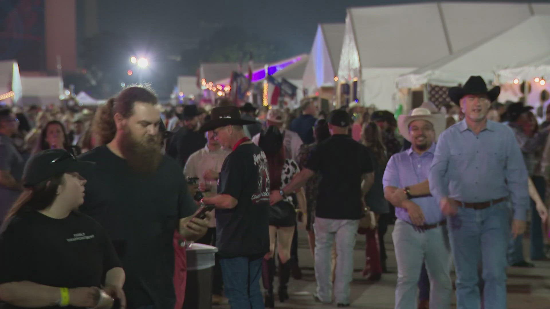World Championship BBQ Cookoff draws massive crowds for second night at ...