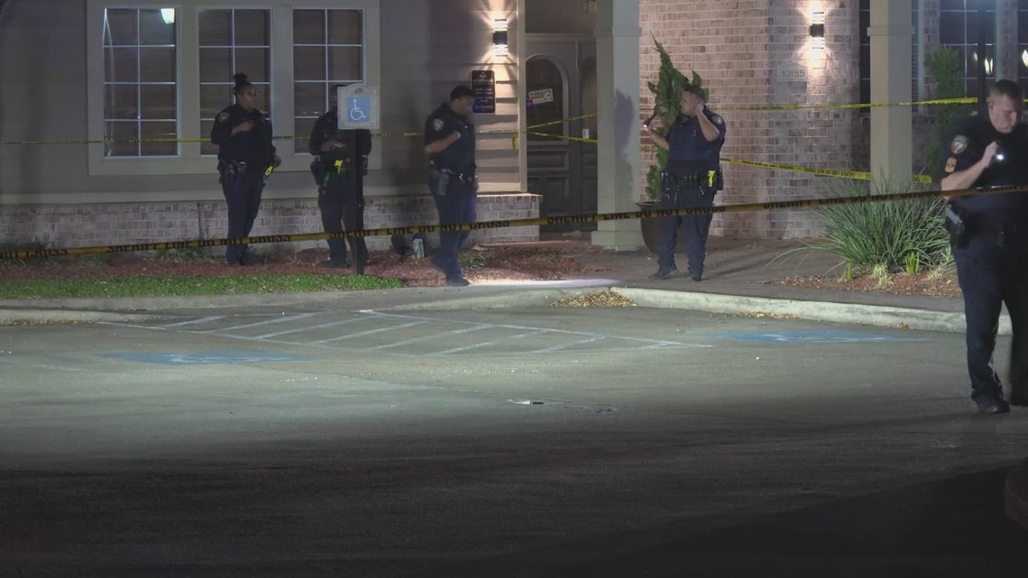 Deputies investigating shooting on Bammel North Houston Road | khou.com