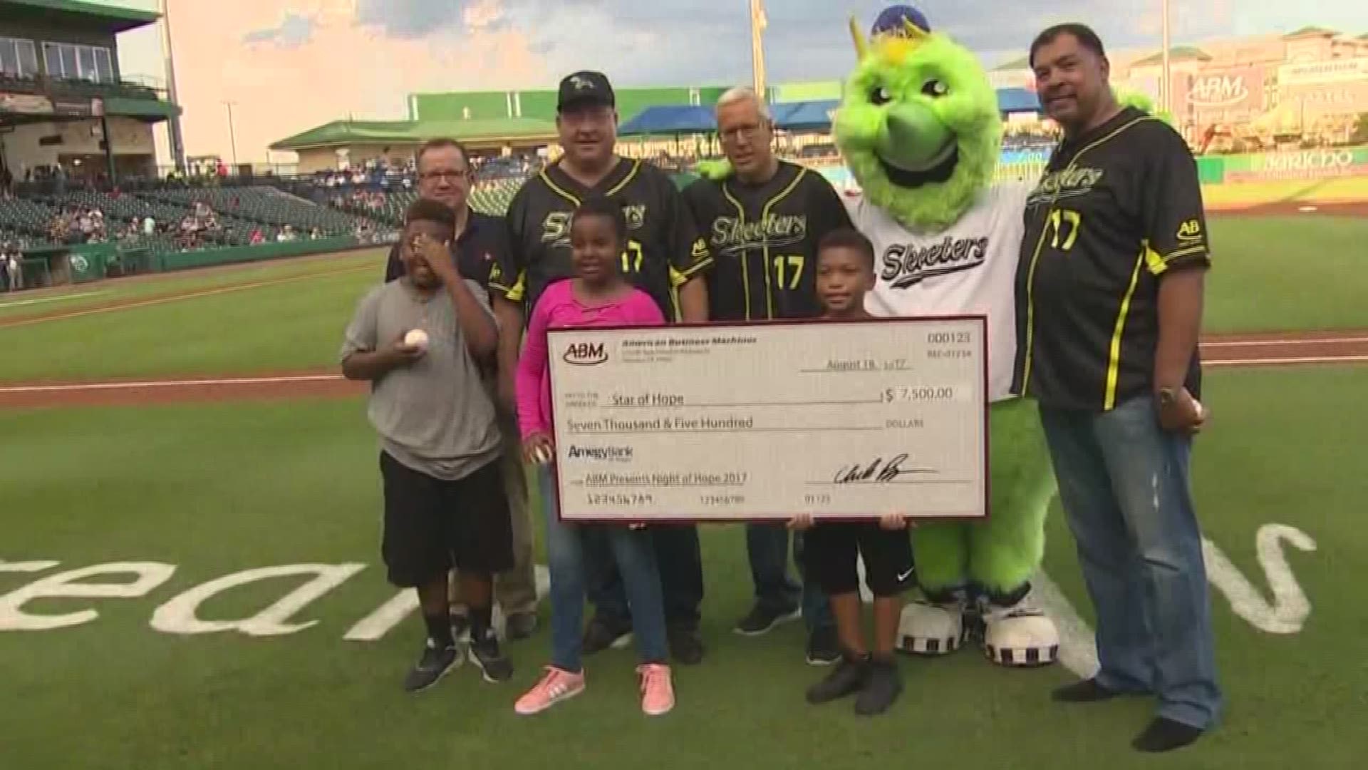 Skeeters game raises money for homeless children | khou.com