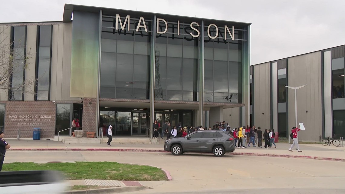Madison High School students continue to protest cellphone ban | khou.com