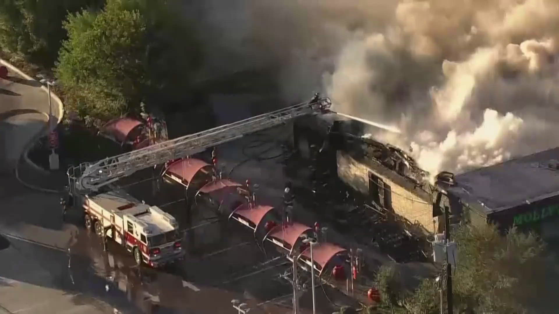 Roof collapses as fire destroys Molly’s Pub near Clear Lake; cause ...