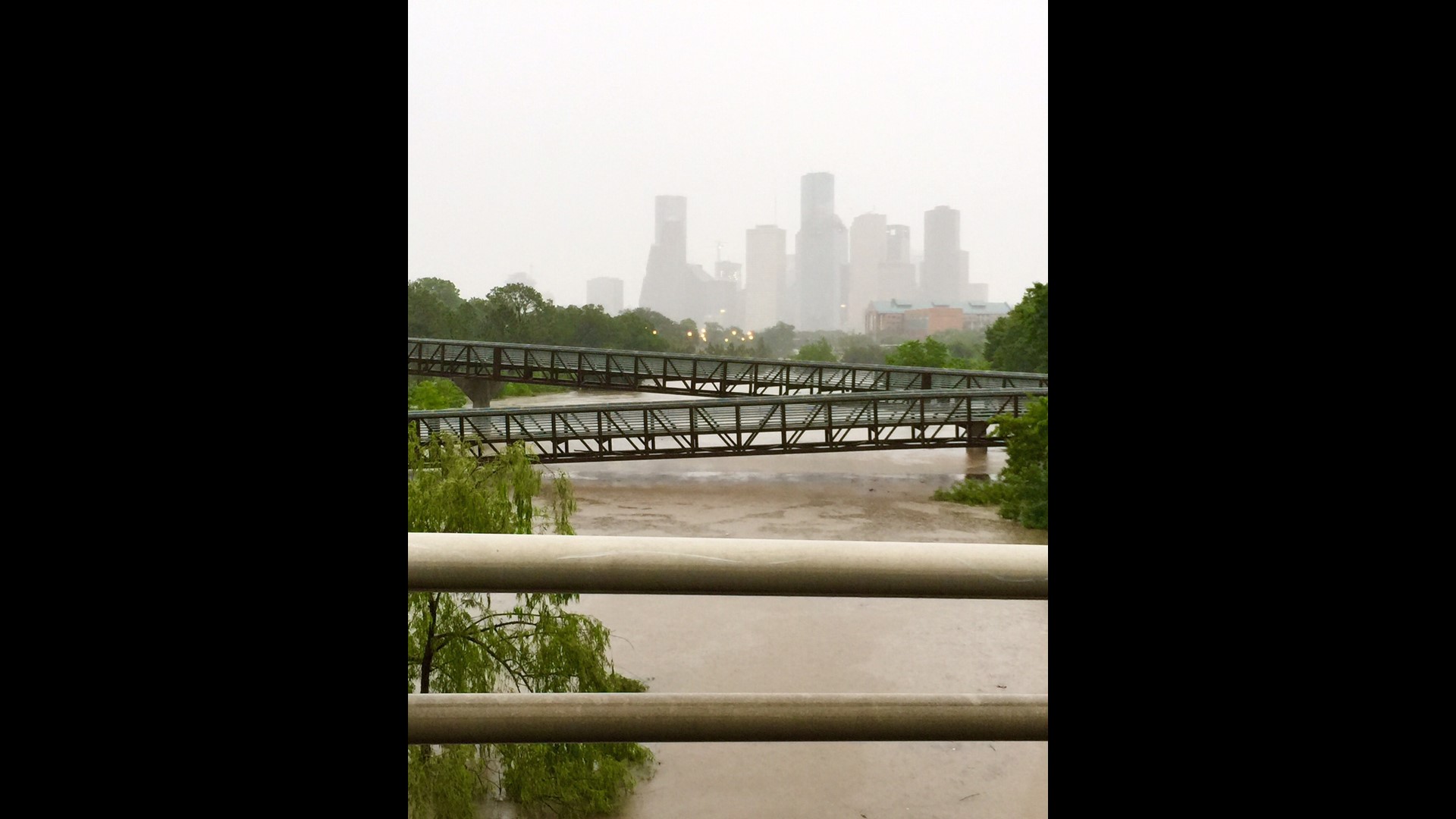 Relentless rain causes historic flash flooding across Houston | khou.com