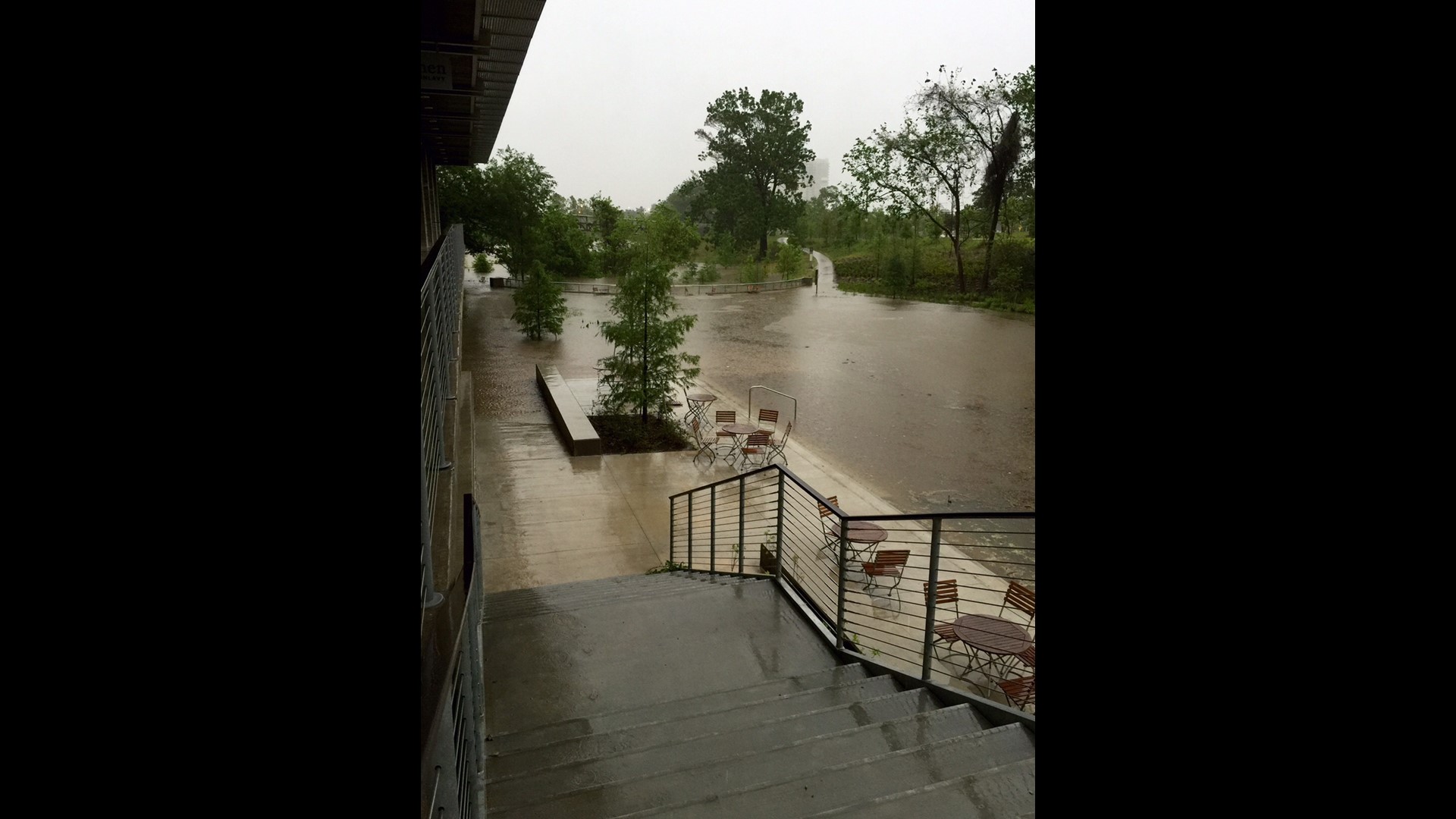 Relentless rain causes historic flash flooding across Houston | khou.com