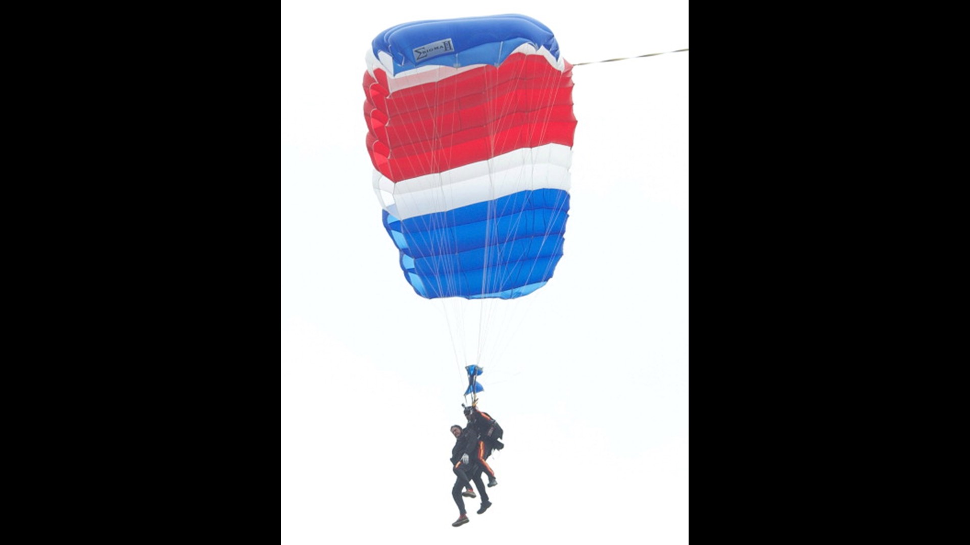 Photos: President Bush skydives for 80th, 90th birthdays | khou.com