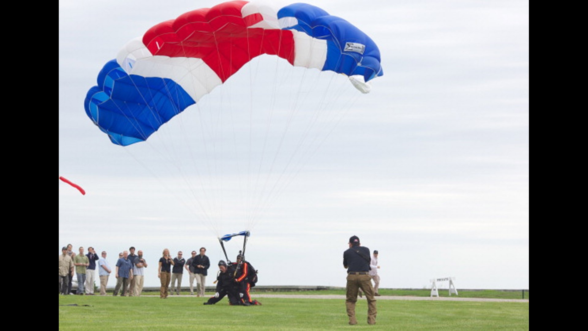 Photos: President Bush skydives for 80th, 90th birthdays | khou.com