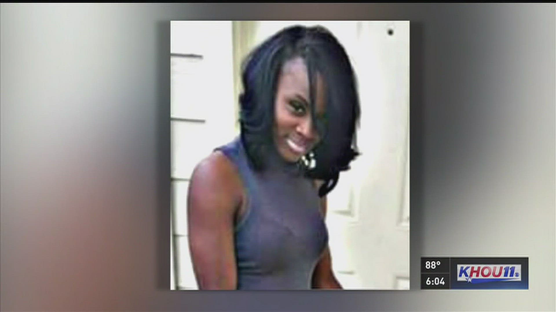 Suspect flees after mother of 3 shot, killed | khou.com