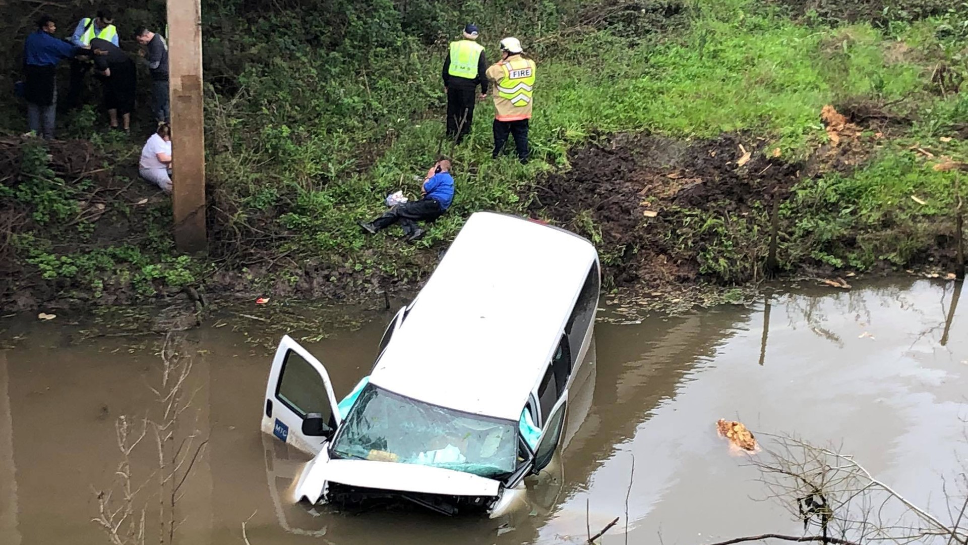 Van carrying inmates partially-submerged after crashing along I-59 in ...