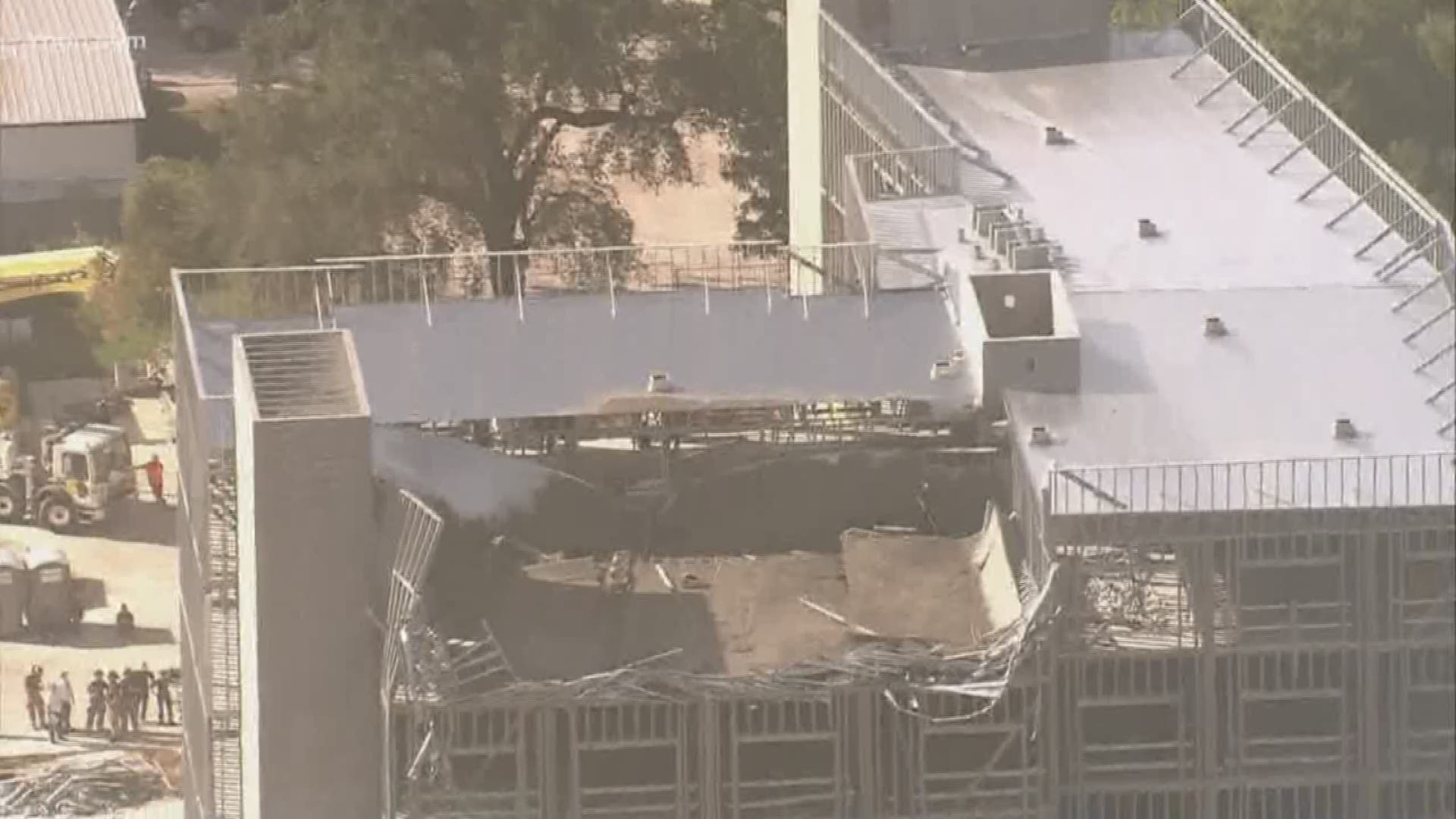 Building collapse sends 9 people to the hospital | khou.com