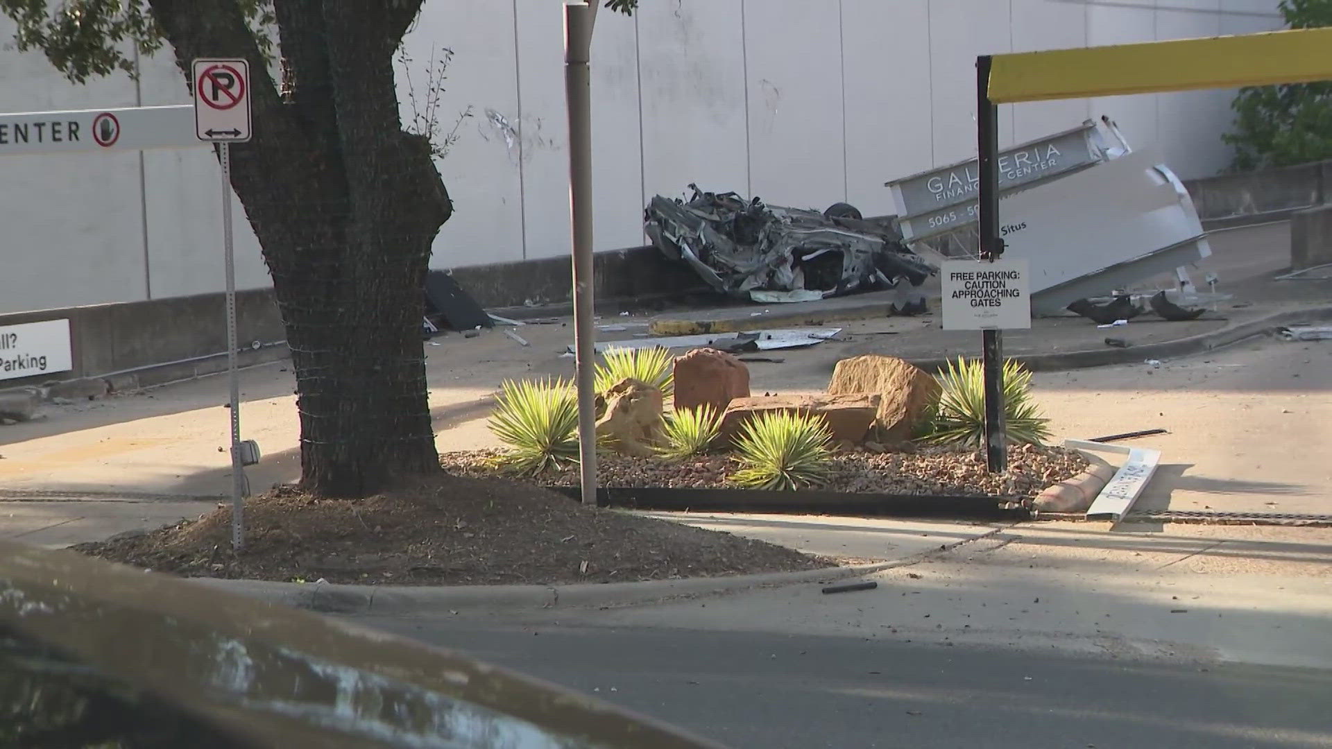 High-speed crash near Galleria leaves two men dead, Houston police say ...