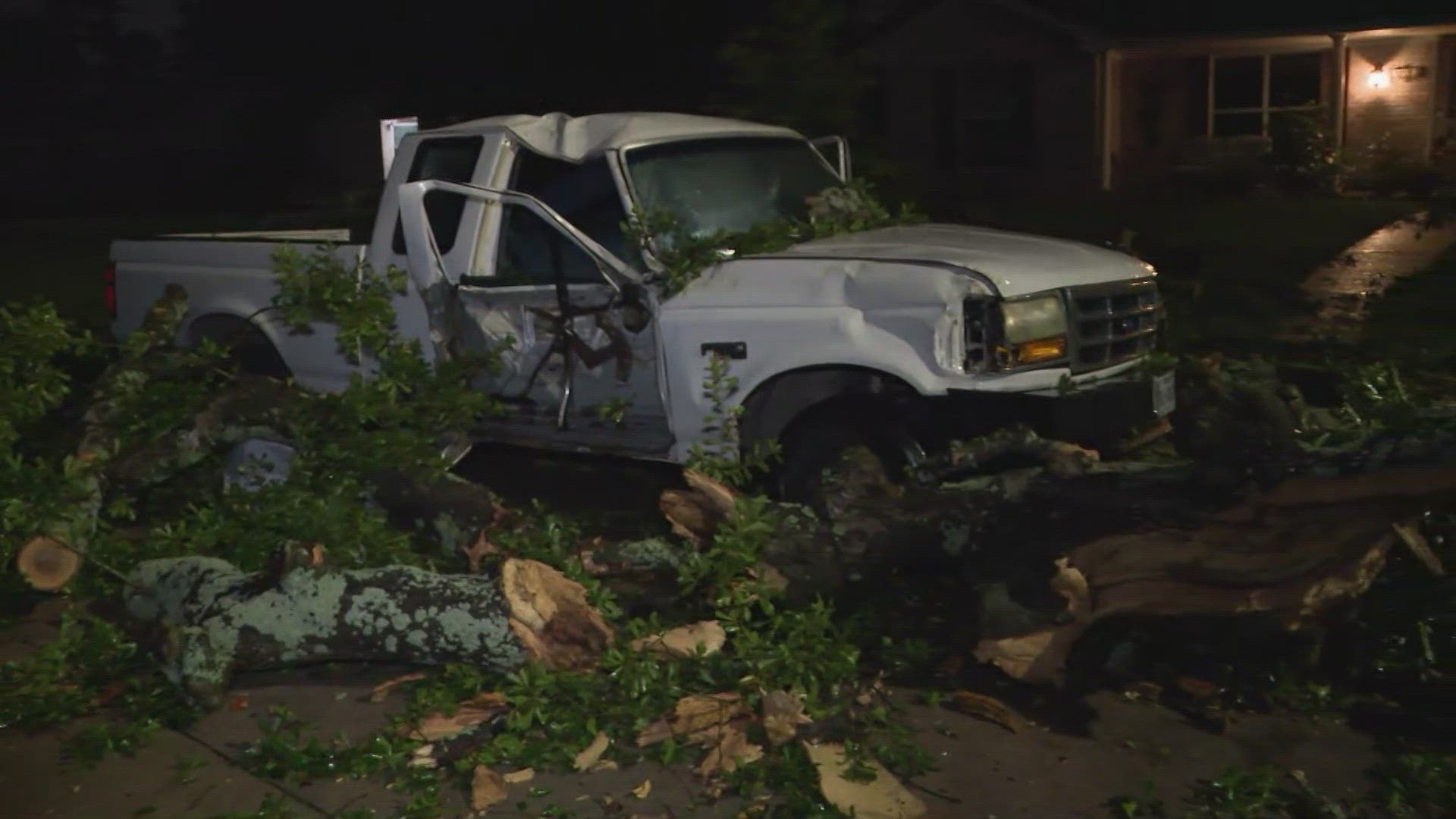 Storm-damaged tree crushes pickup in Spring neighborhood | khou.com