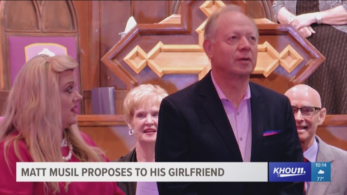 Matt Musil proposes to his girlfriend | khou.com