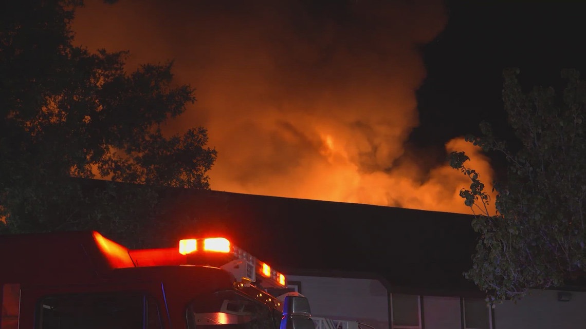 Apartment roof collapses in Kingwood apartment fire | Here’s what crews faced | khou.com