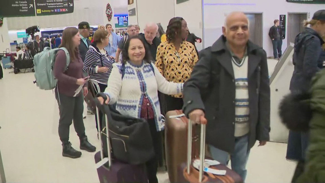 Holiday travel season kicks off at Houston airports | khou.com