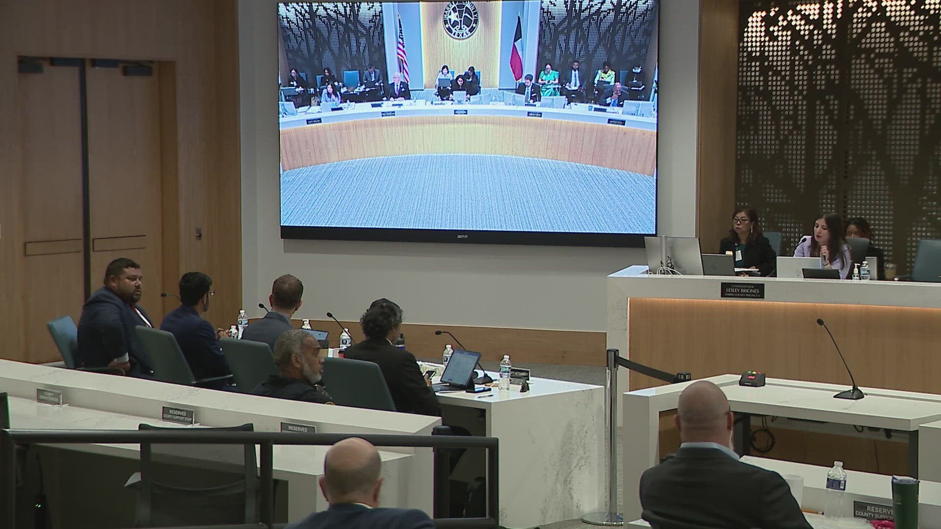Judge, commissioners at odds over upcoming Harris County budget deficit ...