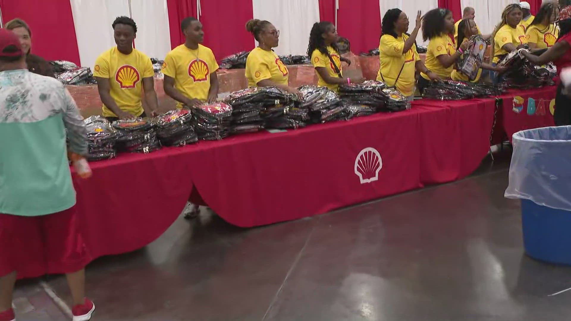 Families get helping hand at Houston Mayor's Back to School Fest | khou.com