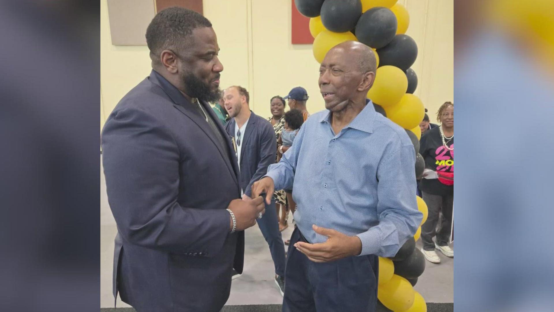 Houston pastor mourns Congressman Turner's passing | khou.com