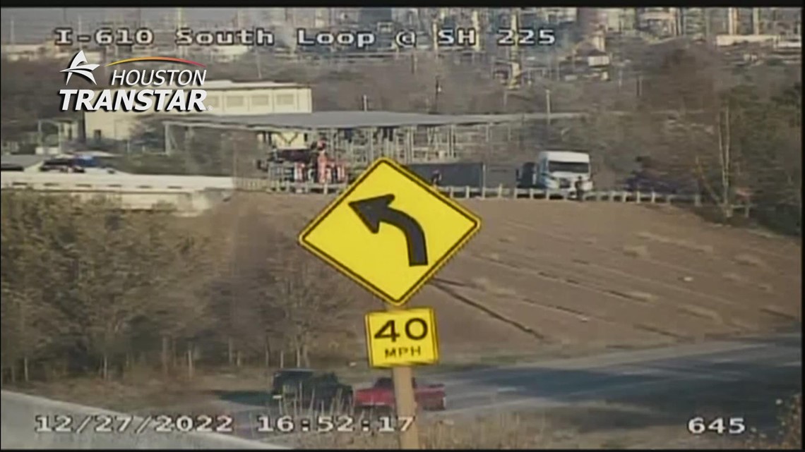 18 Wheeler Crash Shuts Down Southbound East Loop Exit Ramp To Highway