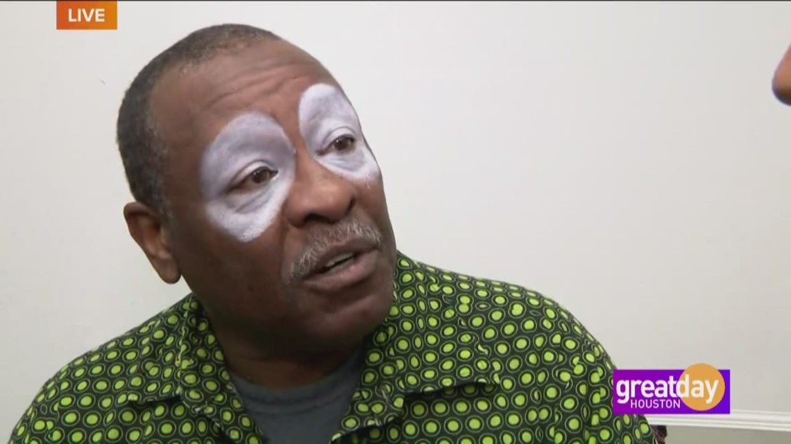 Legendary bullfighter Leon Coffee teaches you how to fight bulls | khou.com