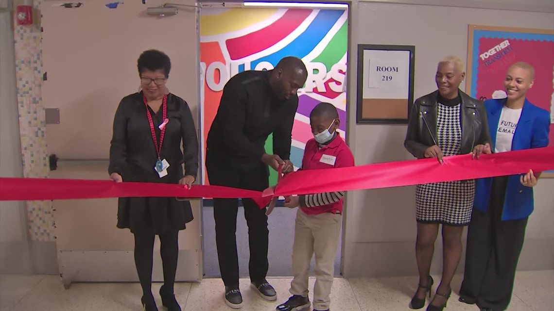 Former Texan Whitney Mercilus helps remodel classroom for special needs ...