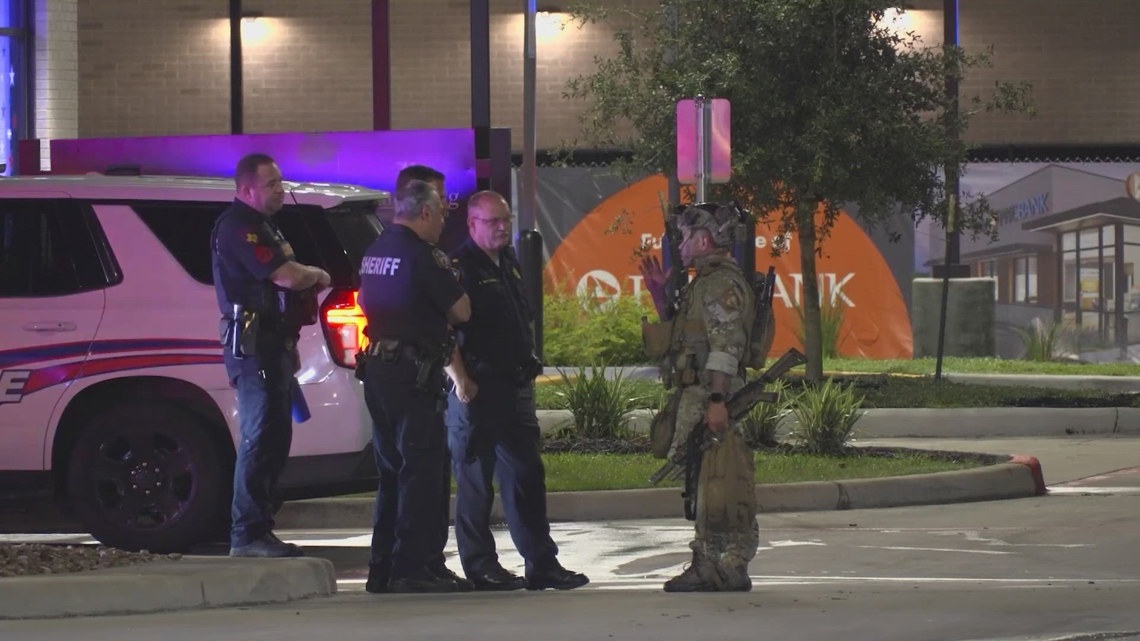 Two deputy constables injured in shooting at Humble-area apartment ...