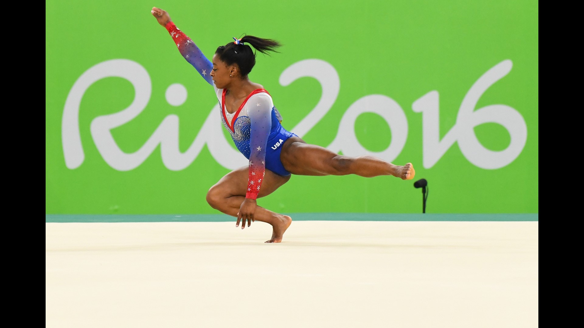 Simone Biles wows with showstopping floor exercise | khou.com