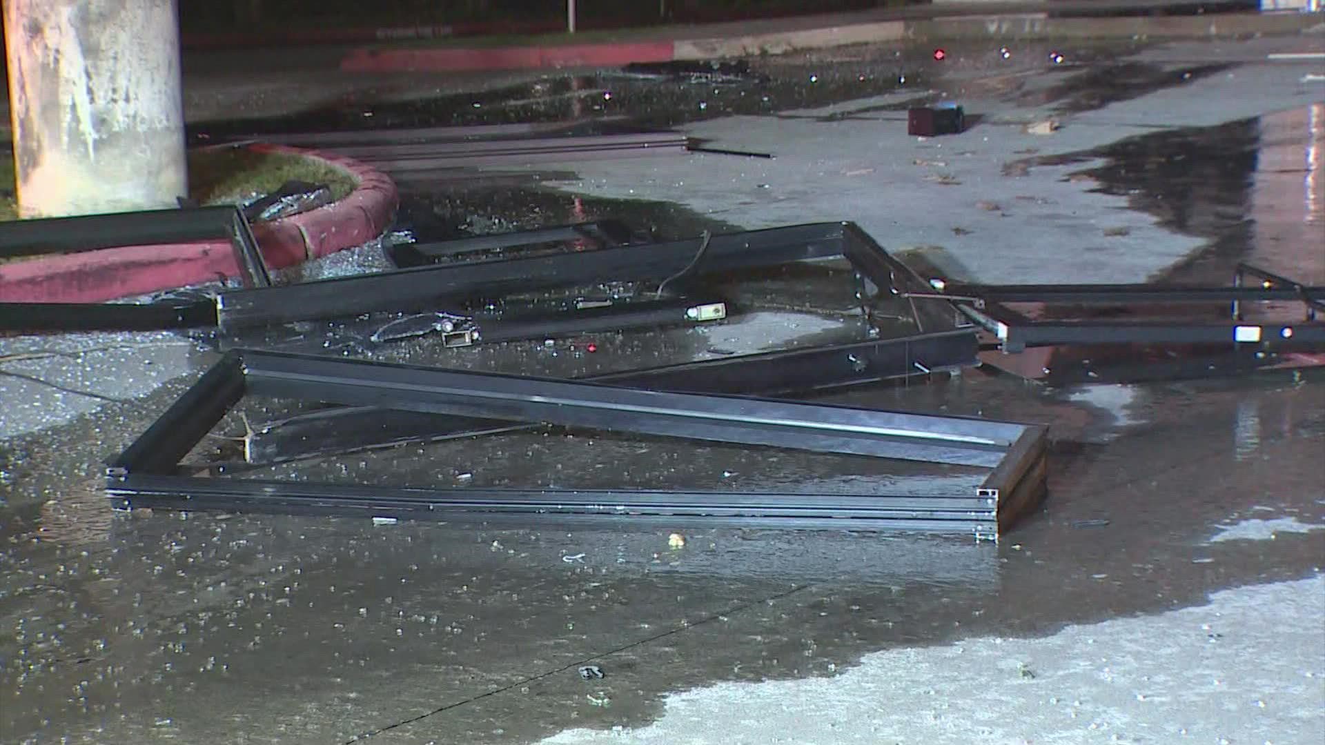 Bar explosion damages strip mall in northeast Harris County | khou.com