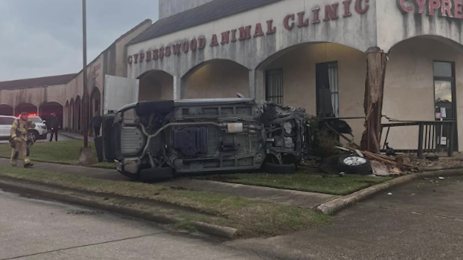 Vehicle hits Cypresswood Animal Clinic in Spring, Pct. 4 says | khou.com