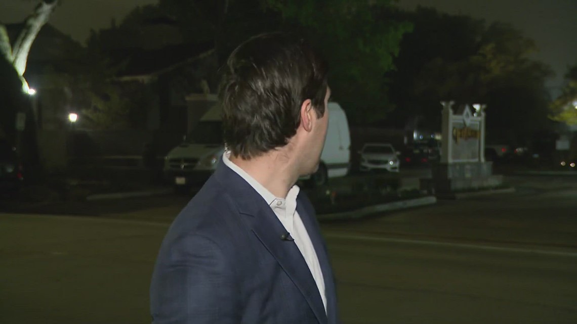 Gunman shoots during SWAT standoff as KHOU 11's Adam Bennett reports ...