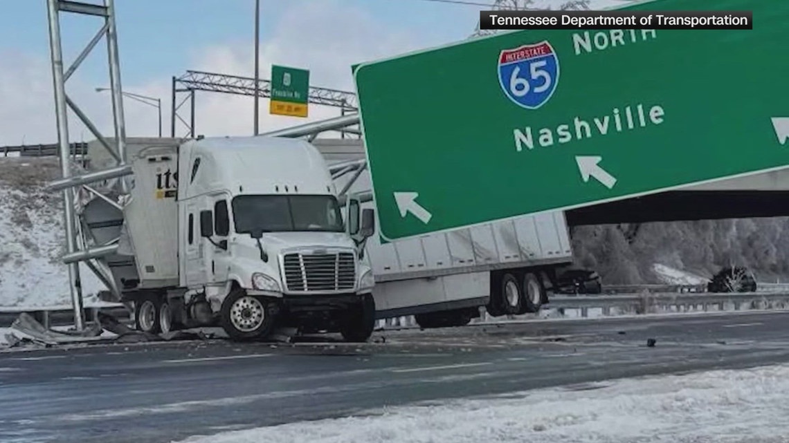 Jackknifed tractor-trailer brings down interstate sign | khou.com