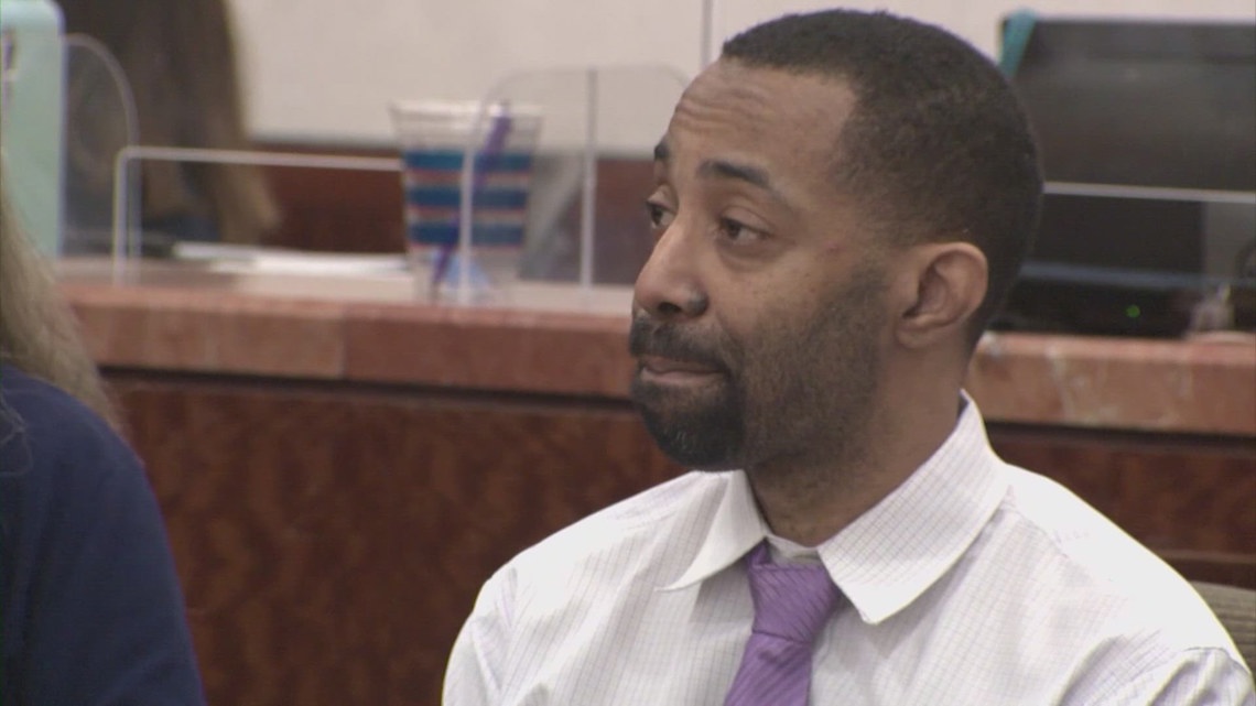 Defense attorneys present their case in the Tony Earls trial | khou.com