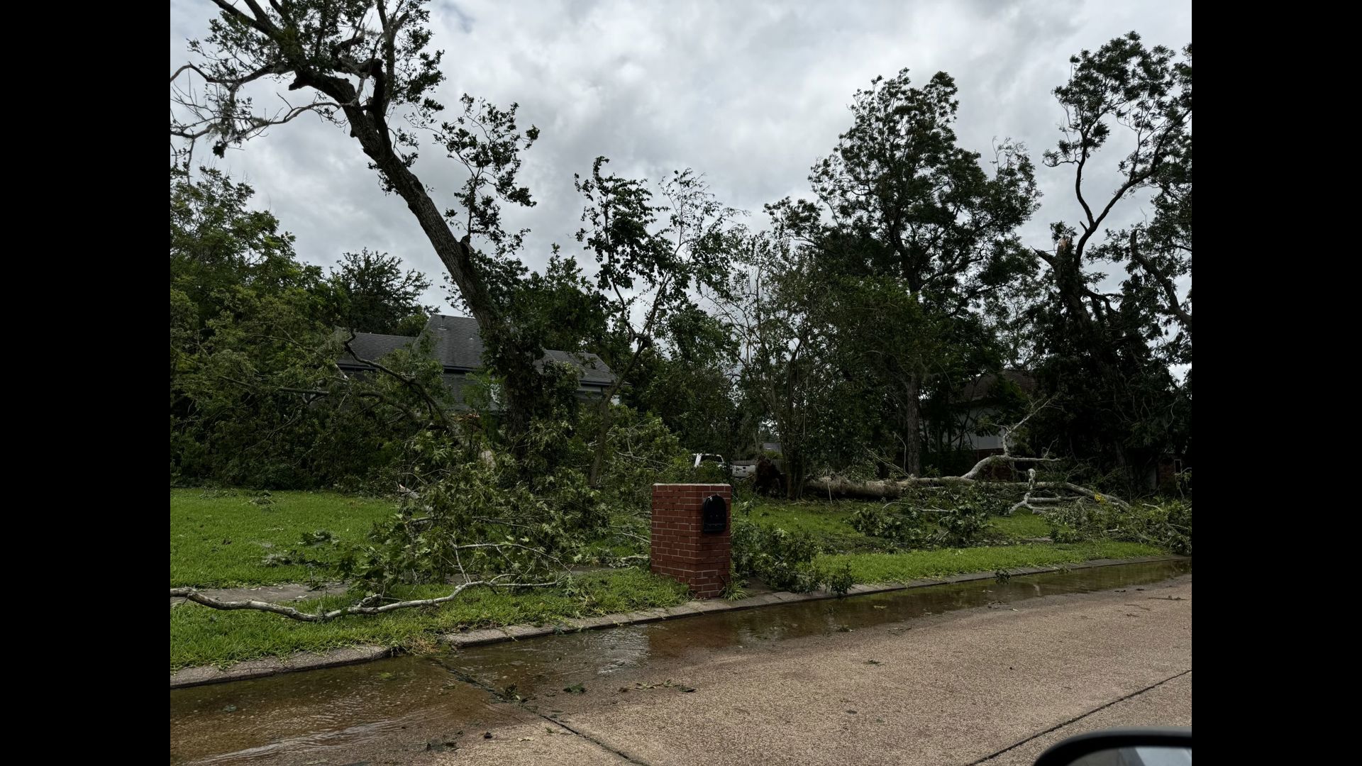 Hurricane Beryl aftermath: Photos and videos | khou.com